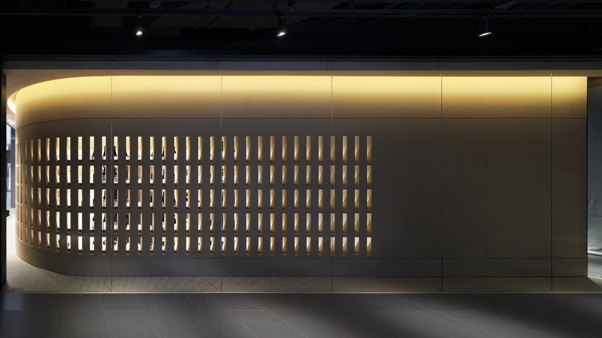 YINJISPACE - 134 x Red Tongue Boutique Store